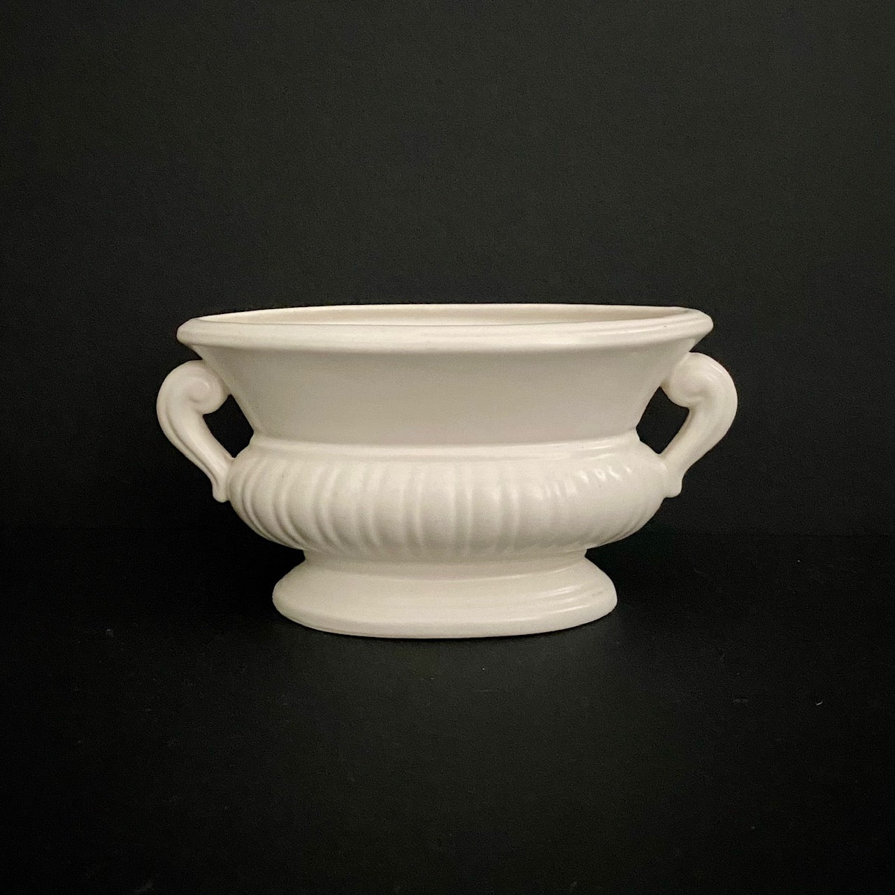 Mini Mantle Vase E136